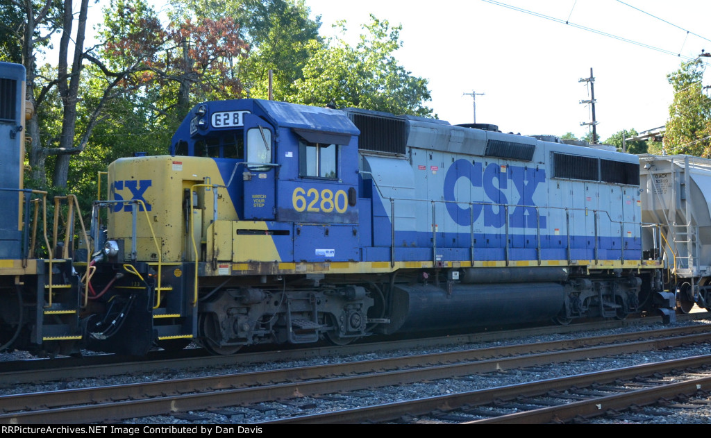 CSX GP40-2 6280 in the consist of C770-11